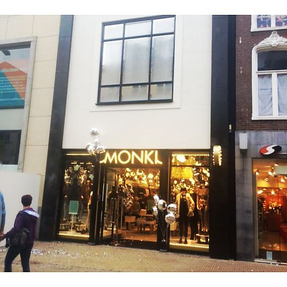 Nieuwe modewinkel met nieuw concept geopend in Herestraat: Monki, in ...